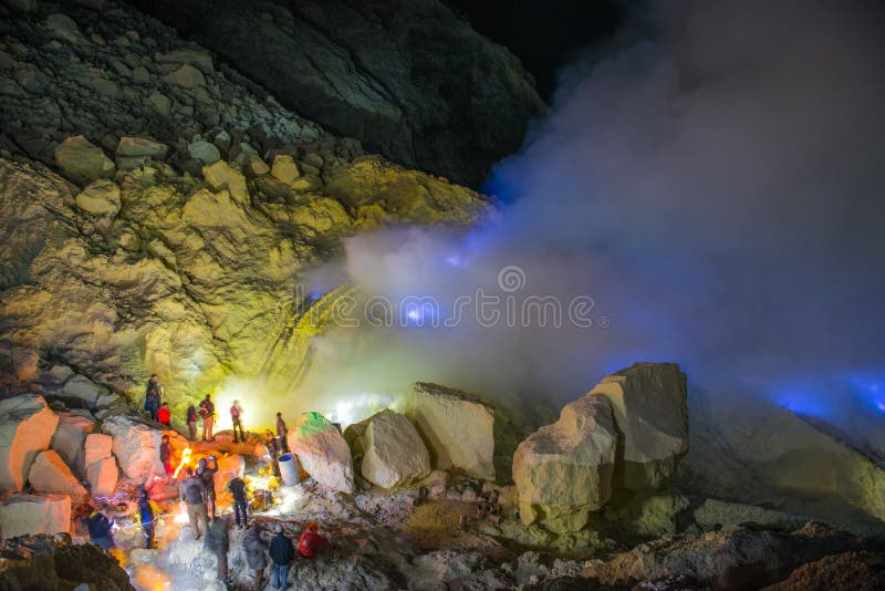 Blue Fire, Kawah Ijen Volcano Editorial Photography - Image of activity ...