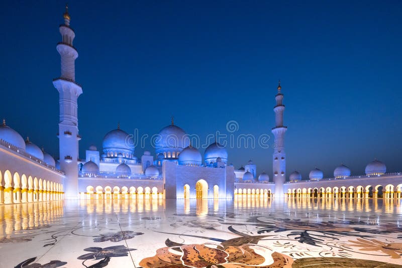 Blue Hour at the Maject Sheik Zayed Mosque in Abu Dhabi Stock Photo ...