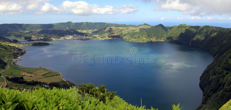 Lagoa Azul, View from Miradouro Das Cumeeiras, Sete Cidades, Sao Miguel ... Lagoa Azul, View from Miradouro Das Cumeeiras, Sete Cidades, Sao Miguel ...