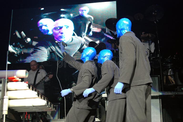 Blue man group performance editorial photography. Image of performance ...