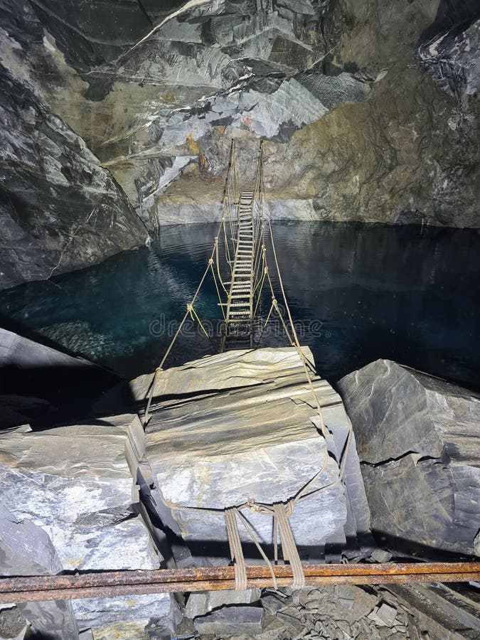 Blue Mine Water Beauty Hiden Stock Image - Image of geology, arch ...