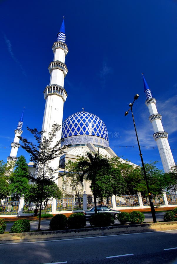Blue Mosque editorial stock photo. Image of alam, aziz - 25869658