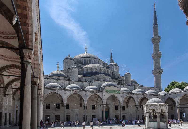 Blue Mosque Courtyard Istanbul Editorial Photography - Image of blue ...