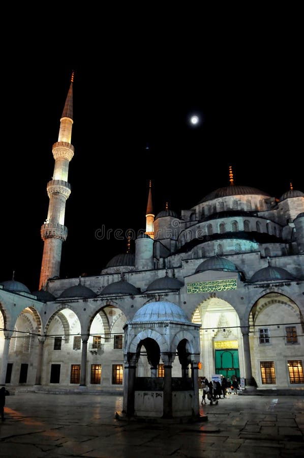 Blue Mosque at night editorial photography. Image of building - 39512512