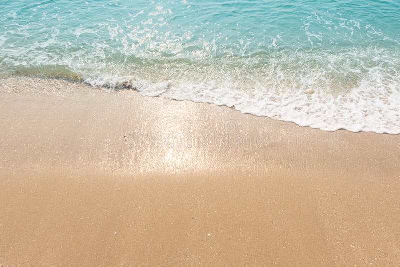 Blue Ocean Waves Sunlight Reflection Sand Beach Background Stock Photo ...