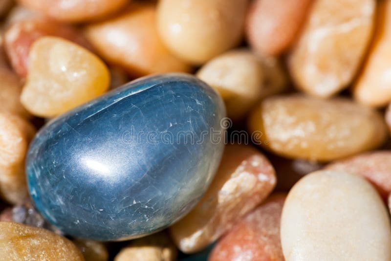 Small Tumbled White Quatz Pebbles Stock Image - Image of semi, dioxide ...