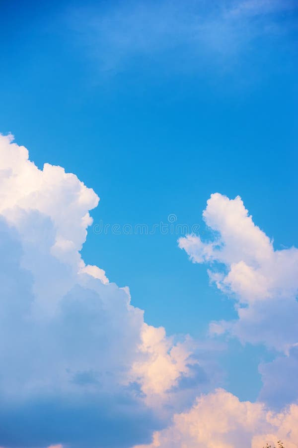Blue Sky with Cumulus Clouds Stock Photo - Image of heaven, lots: 154984106