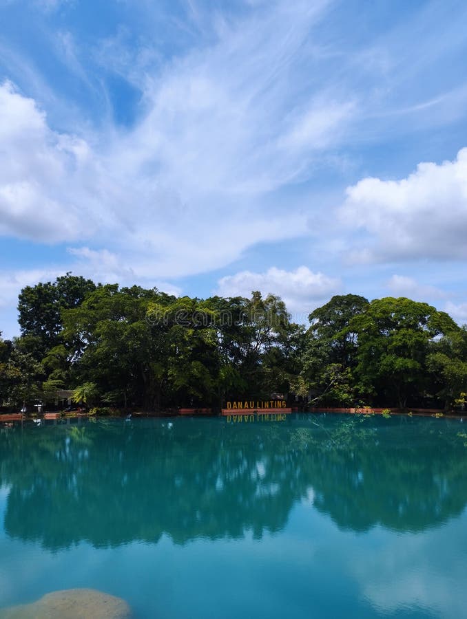 Blue Sky Lenting Lake Toska Stock Image - Image of blue, lenting: 261745419