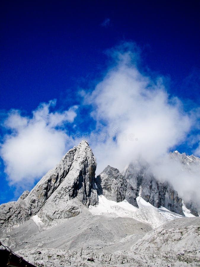 Blue Sky, Snowy Stone Mountain Stock Image - Image of cold, foggy: 2759103