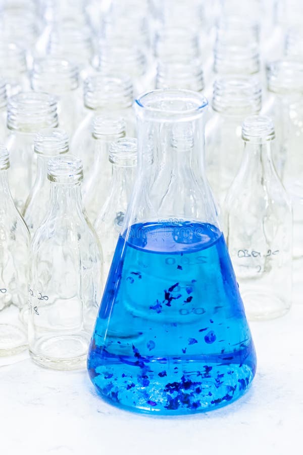 Blue Solution Methylene Blue in Erlenmeyer, Experiments in Chemistry ...