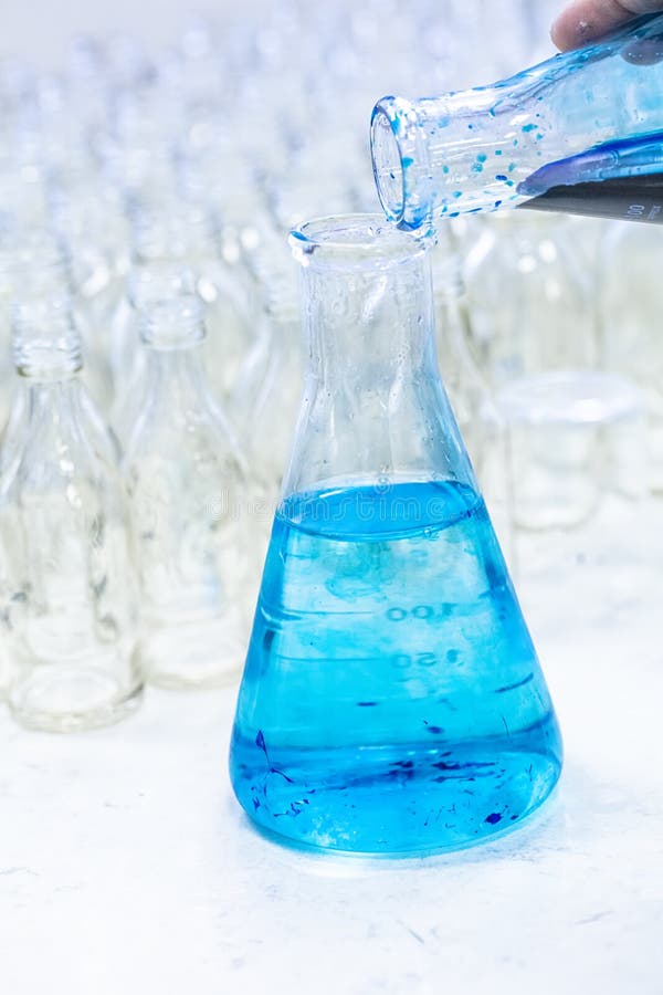 Blue Solution Methylene Blue in Erlenmeyer, Experiments in Chemistry ...