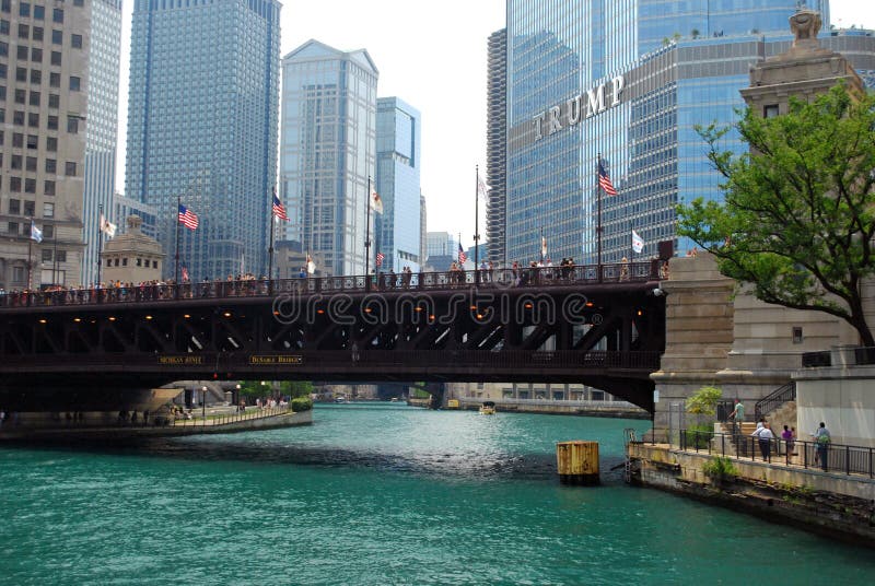 Chicago river bridge editorial stock image. Image of bridge - 109999749