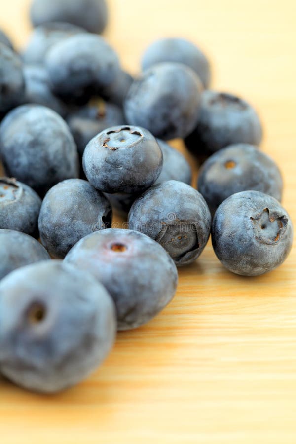 Blueberry on wooden table stock image. Image of vegetable - 31293587