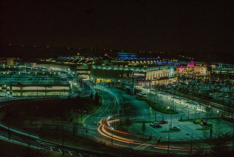 Bluewater Shopping Complex at Night Editorial Photo - Image of kent ...