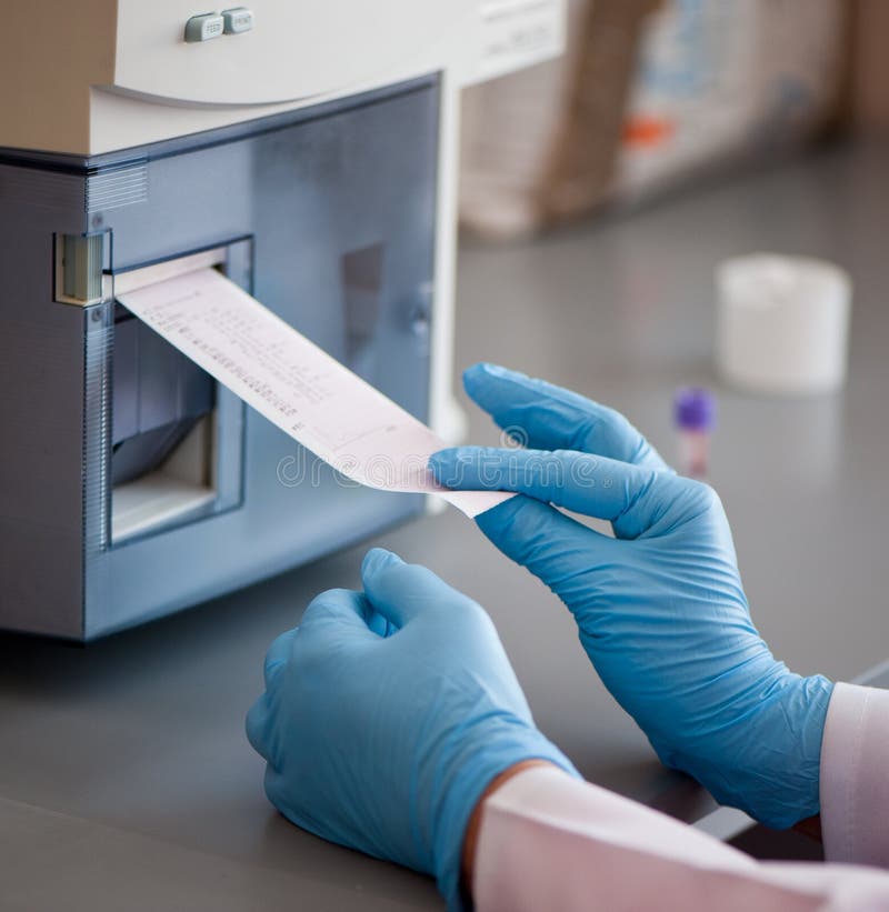 Blutanalyse stockfoto. Bild von überwachungsgerät, prüfung - 17808048