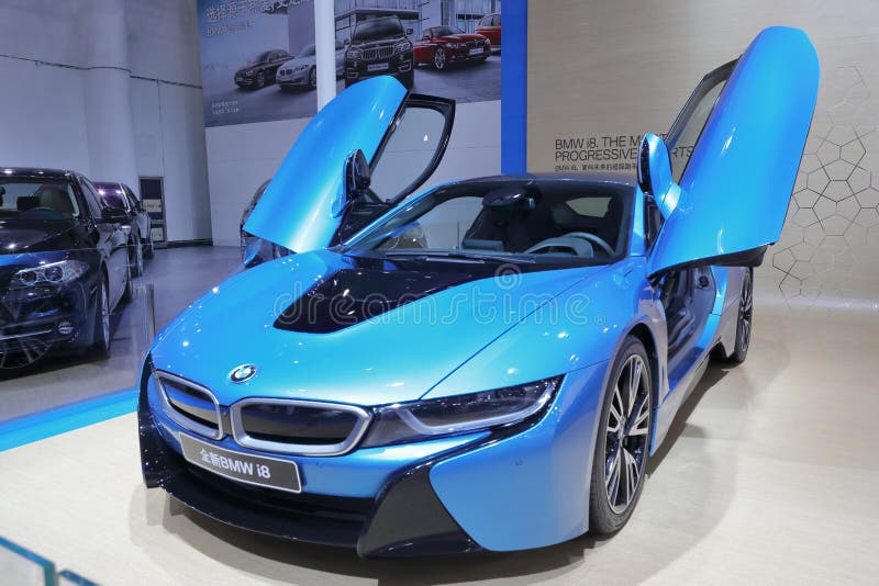 Bmw azul i8 imagen editorial. Imagen de lujo, abierto - 55938530