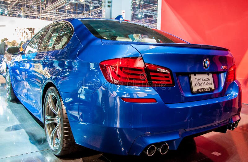 BMW azul M5 imagem de stock editorial. Imagem de carro - 32037444