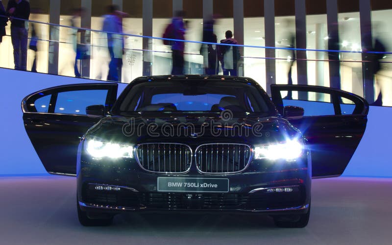 BMW 750Li En Los Coches De IAA Imagen editorial - Imagen de ...
