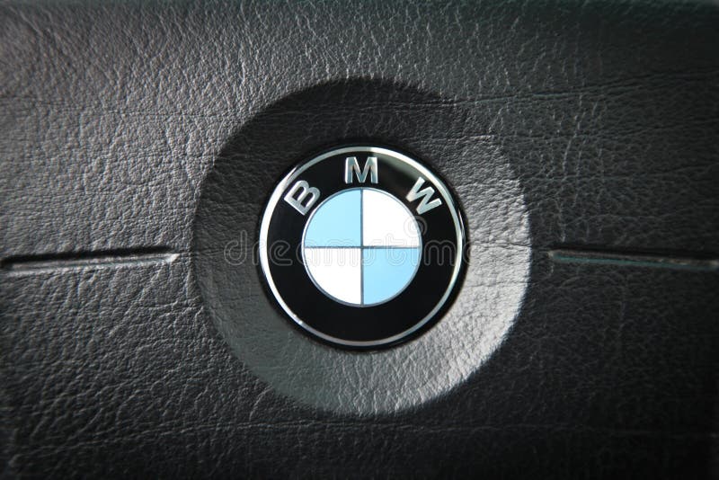 BMW-Zeichen redaktionelles stockfoto. Bild von status - 19692468