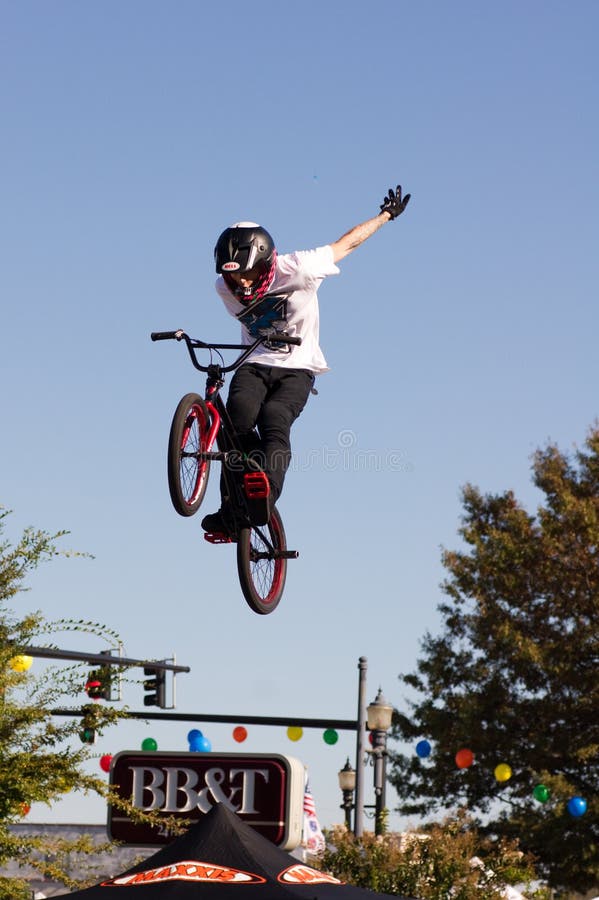BMX stunt vertical editorial stock image. Image of lexington - 17265829