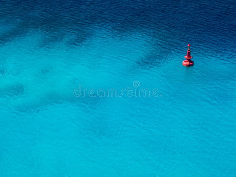 Boa minima dell'oceano immagine stock. Immagine di grande - 97886417