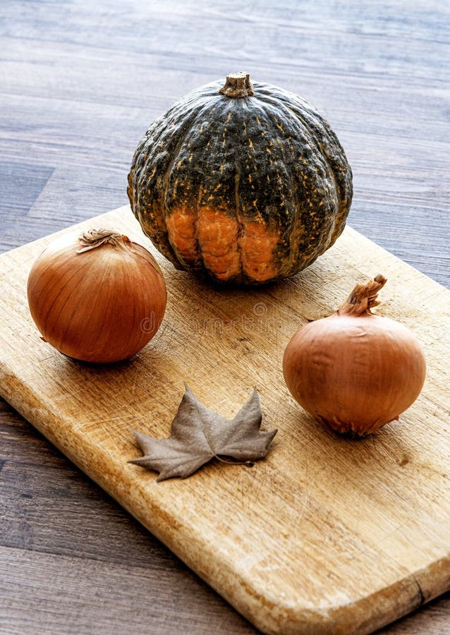 Board with Pumpkin, Onions and a Leaf Stock Image - Image of acorn ...