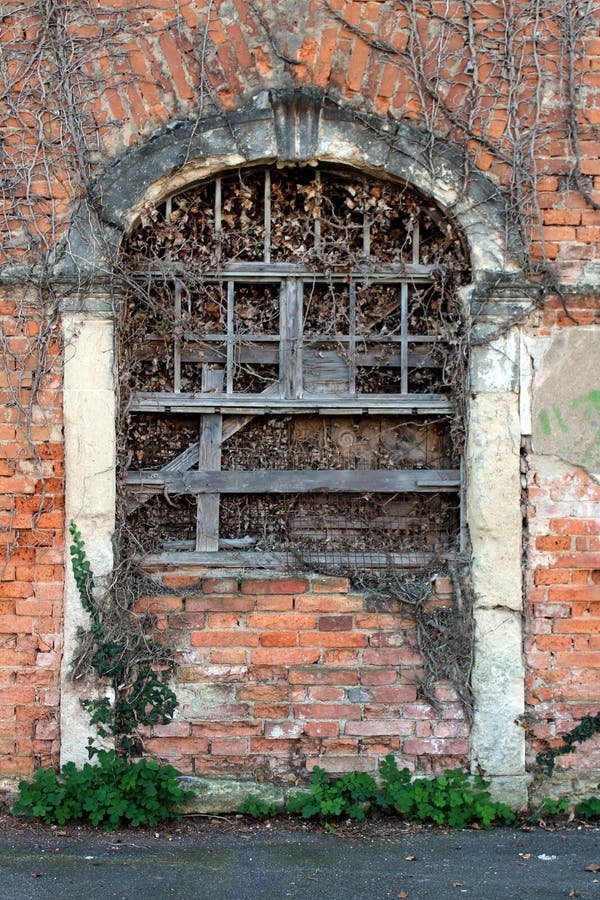 Boarded Creepy Looking Old Venetian Style Red Brick Abandoned Suburban ... Boarded Creepy Looking Old Venetian Style Red Brick Abandoned Suburban ...