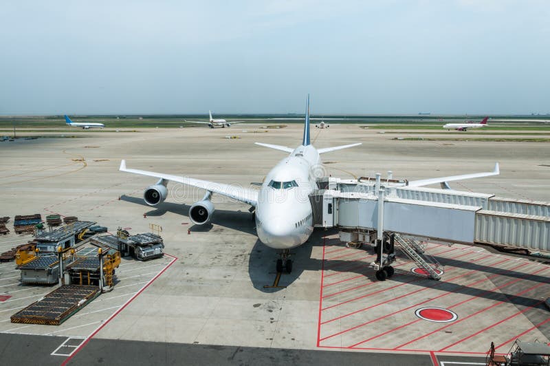 FedEx jet engine editorial photo. Image of fedex, blue - 64496636