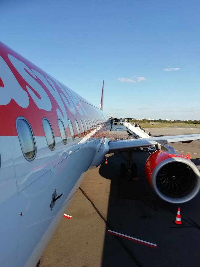 Boarding an Easyjet Aircraft Editorial Stock Photo - Image of engine ...