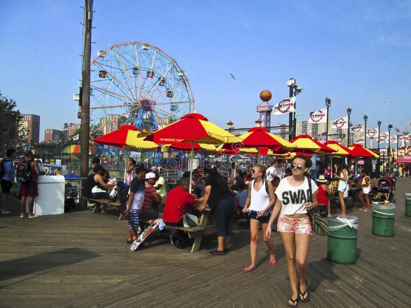 Boardwalk Coney Island editorial photo. Image of crowd - 33298926