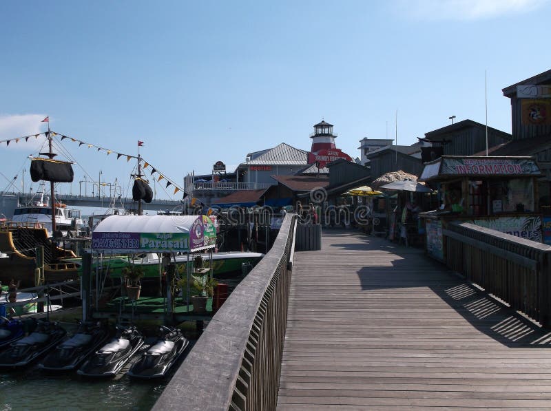 Boardwalk and Shops editorial photography. Image of sunshine - 44636642