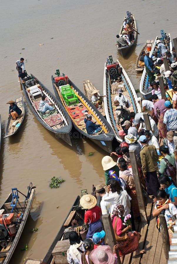 Boat dock editorial photography. Image of traditional - 14395637