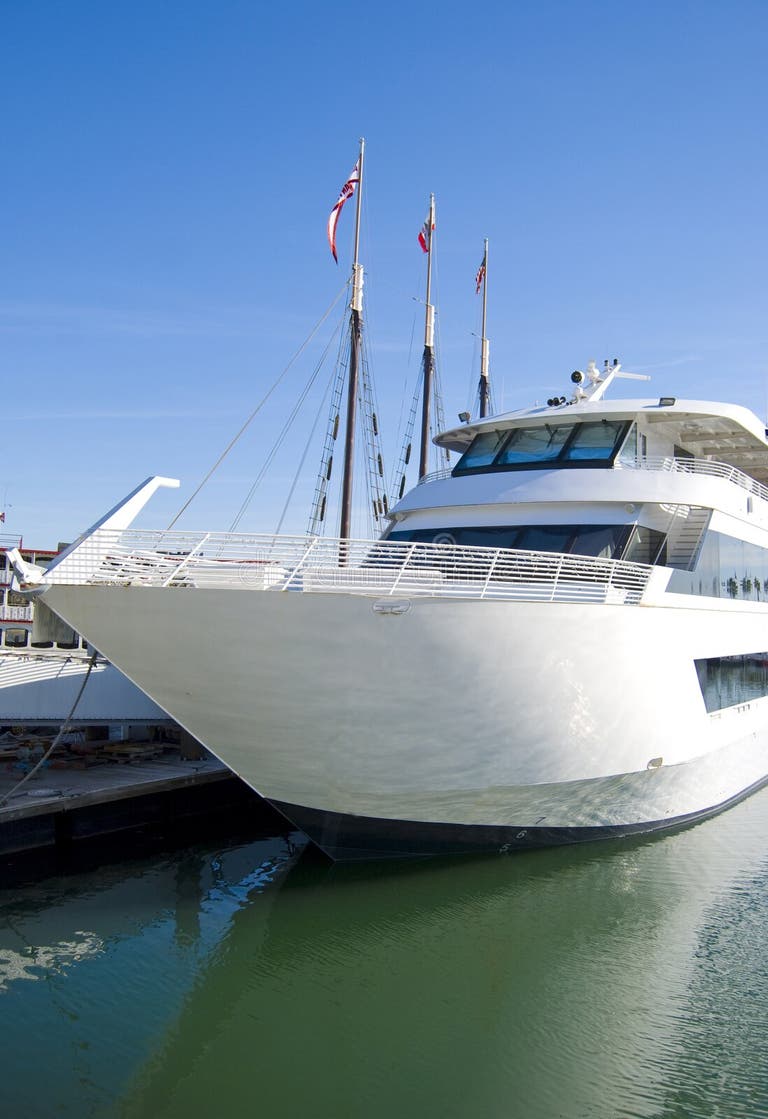 14,084 Floating Boat Dock Stock Photos - Free & Royalty-Free Stock ...