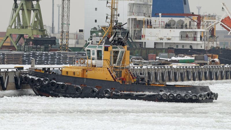 The Boat Floats on the Sea. Stock Photo - Image of shine, horizon: 85917974