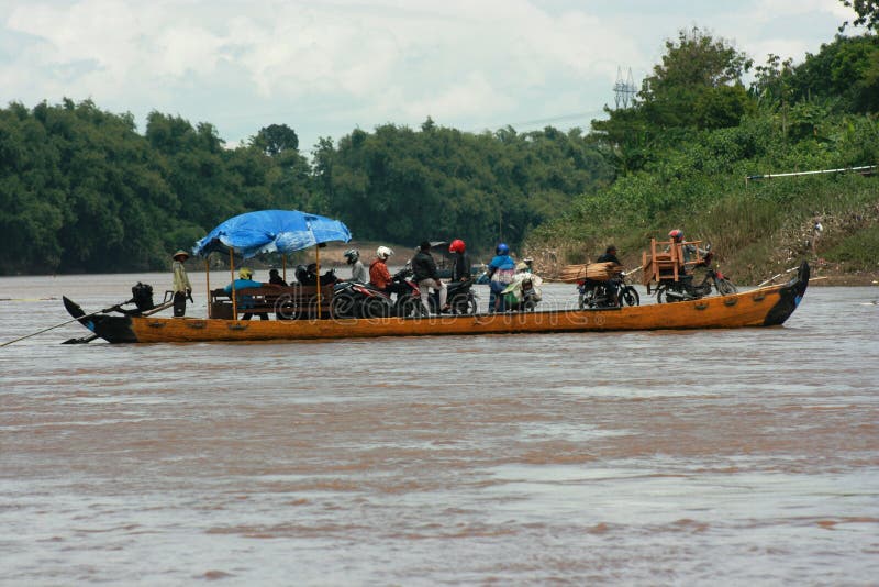 Boat with Full Passengers Crossing the Bengawan Solo River Editorial ...