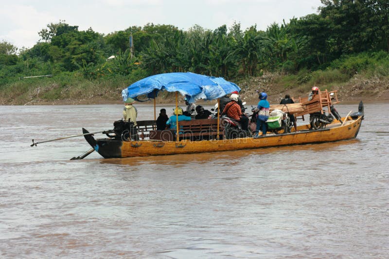 Boat with Full Passengers Crossing the Bengawan Solo River Editorial ...