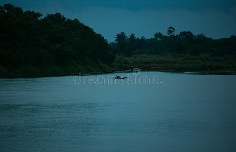Boat in between River Water Stock Photo - Image of cloud, isole: 198511336