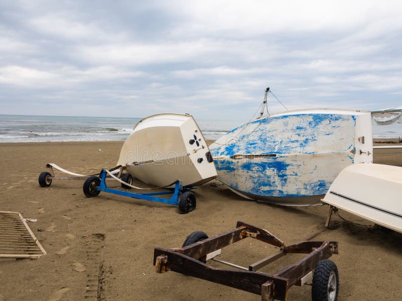 The Boat Overturned on the Beach Stock Image - Image of drift, capsizes ...