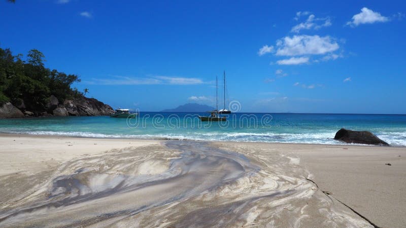 Boat in the Pacific Ocean editorial stock photo. Image of beach - 269581818