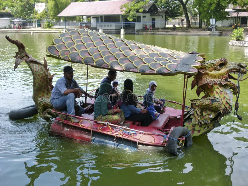 Boat editorial image. Image of water, vehicle, ride, waterway - 74889380