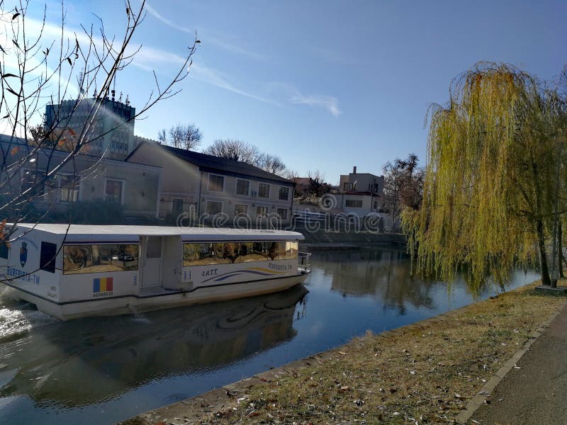 Boat and river editorial photography. Image of reflection - 133343802