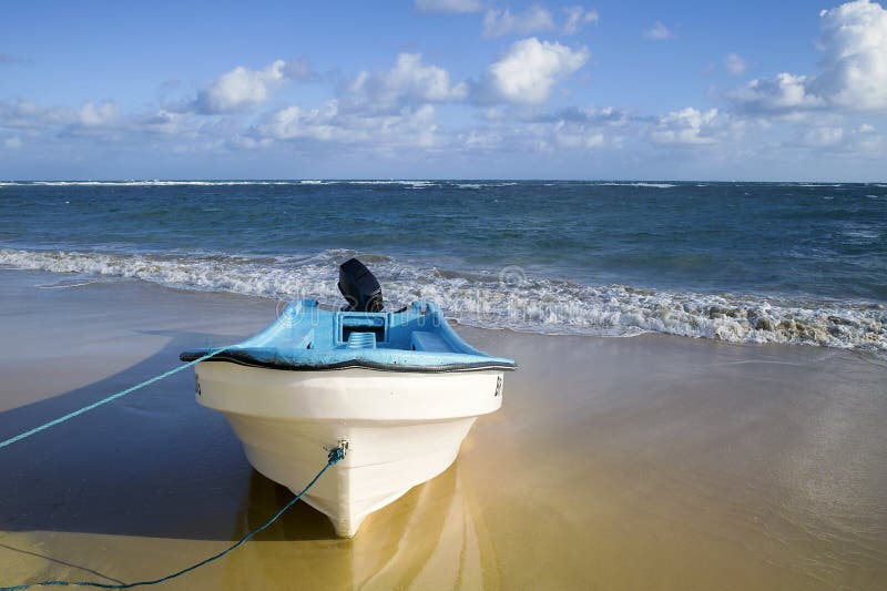 Boat on the sand stock image. Image of skyline, clear - 32195933