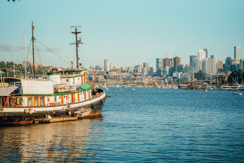 Boat on Union Lake, Seattle Stock Image - Image of seattle, lake: 263918887