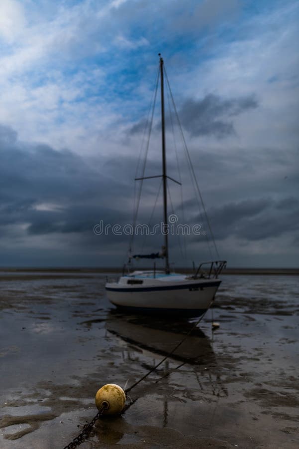 Boat Waiting for the High Tide Stock Photo - Image of ocean, boat ...