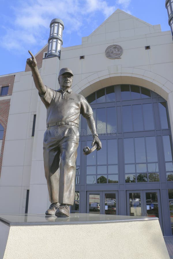 Bobby Bowden Statue en FSU foto editorial. Imagen de universidad - 55474671