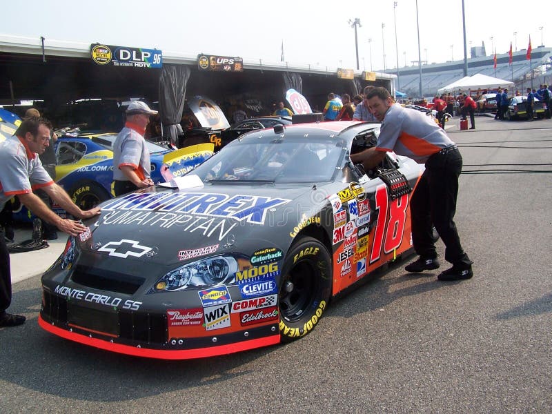 Bobby Labonte Car and Crew #18 Editorial Stock Image - Image of team ...
