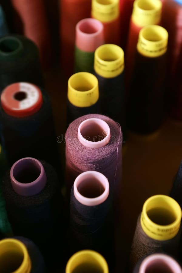 Rocchette Di Filo Da Cucito Immagine Stock - Immagine di cotone, cucia ...