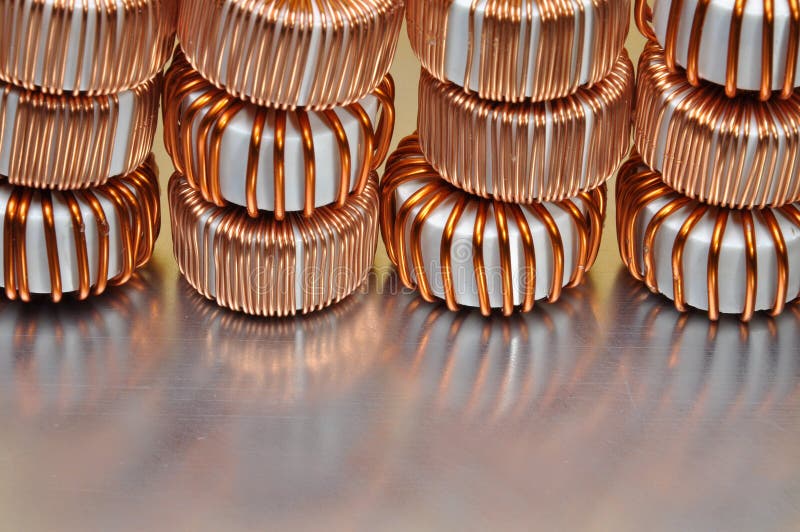 Bobine elettriche del rame fotografia stock. Immagine di componenti ...