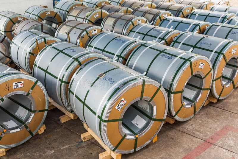 Bobine En Acier Sur La Machine Image stock - Image of machine, usine ...