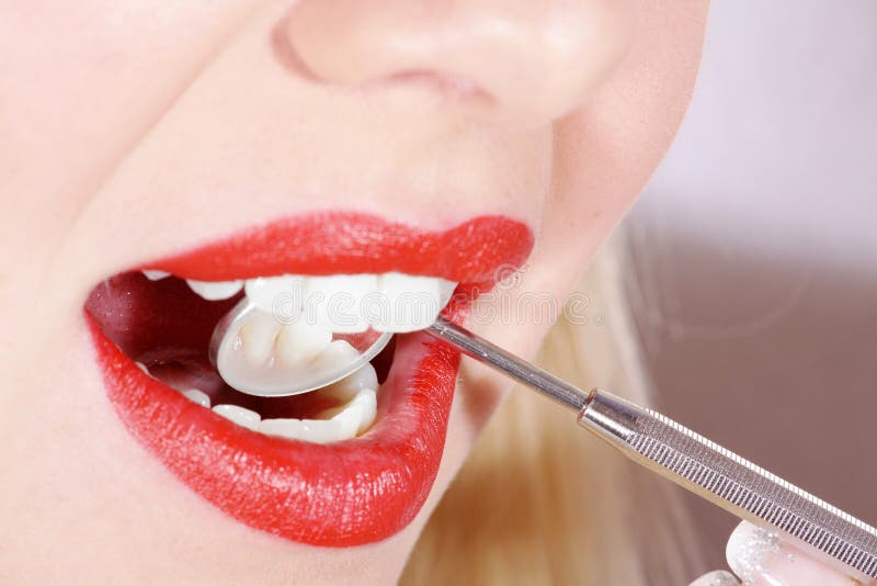 Boca y dientes del primer imagen de archivo. Imagen de doctor - 39468655